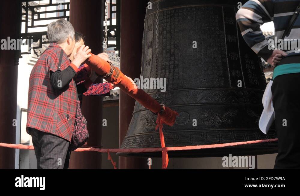 Ring temple bell Stock Videos & Footage - HD and 4K Video Clips - Alamy