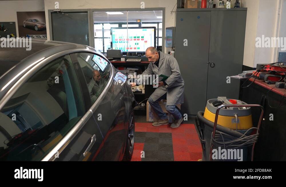 Man in garage Stock Videos & Footage - HD and 4K Video Clips - Alamy