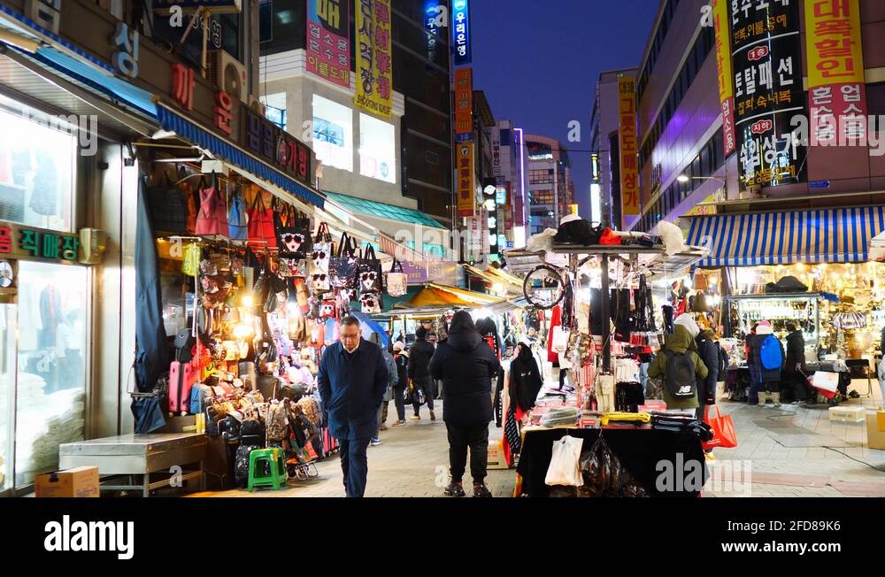 huge Korean traditional market for food, clothes, souvenir one of the ...