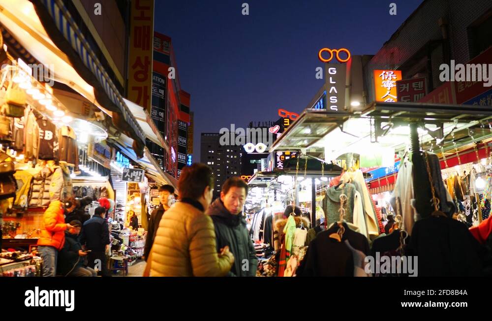 huge Korean traditional market for food, clothes, souvenir one of the ...