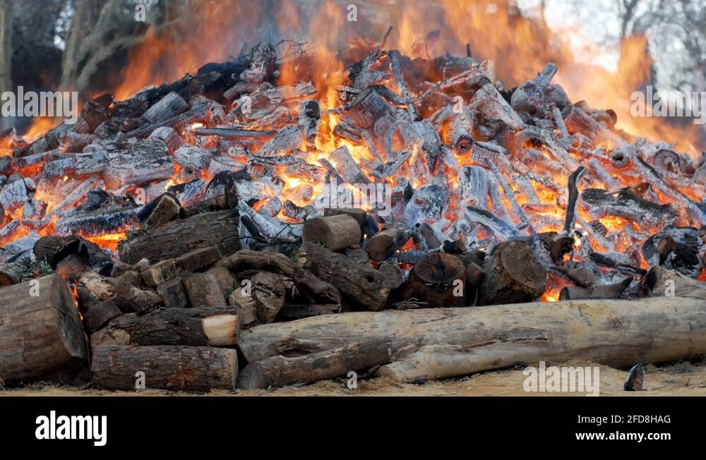 Giant pit Stock Videos & Footage - HD and 4K Video Clips - Alamy