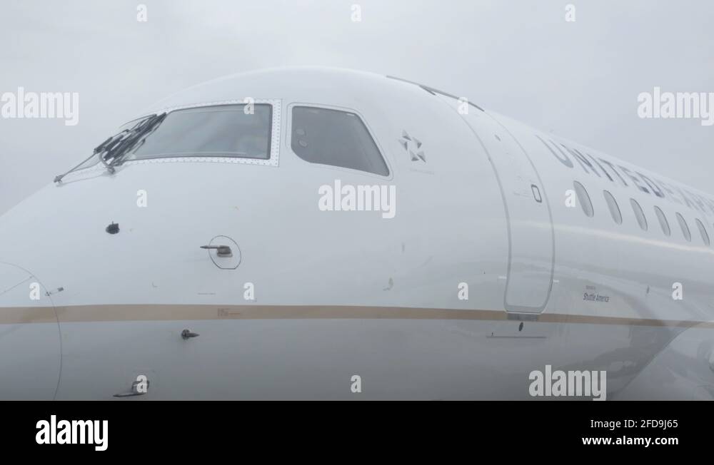 Exterior airplane Stock Videos & Footage - HD and 4K Video Clips - Alamy