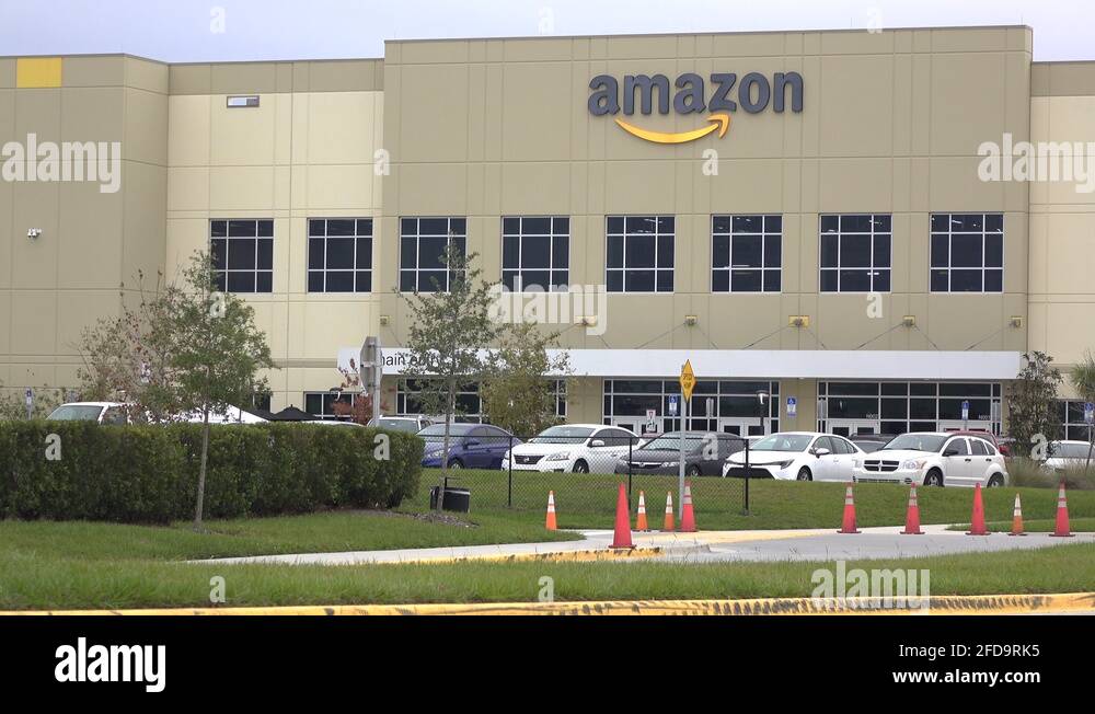 Amazon fulfillment center exterior Stock Videos & Footage - HD and 4K ...