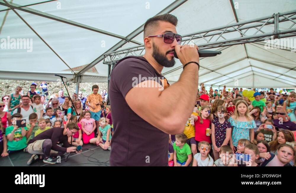 Stand up comedian audience laughing Stock Videos & Footage - HD and 4K ...