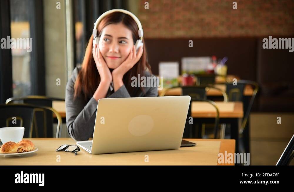 Using headphone Stock Videos & Footage - HD and 4K Video Clips - Alamy