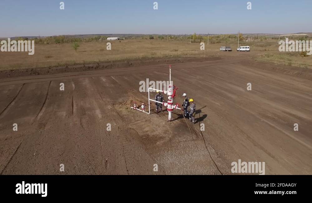 Oilmen Stock Videos & Footage - HD and 4K Video Clips - Alamy