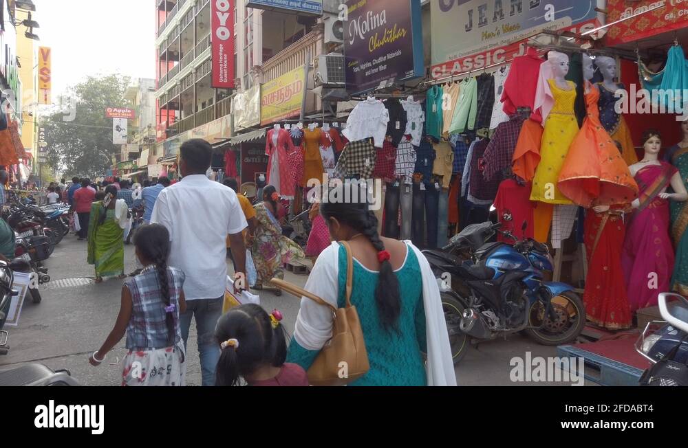A typical street scene in Pondicherry (Puducherry), Tamil Nadu, India ...