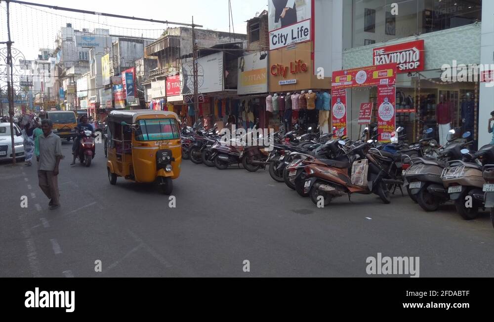 A typical street scene in Pondicherry (Puducherry), Tamil Nadu, India ...