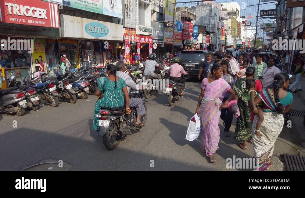 A typical street scene in Pondicherry (Puducherry), Tamil Nadu, India ...