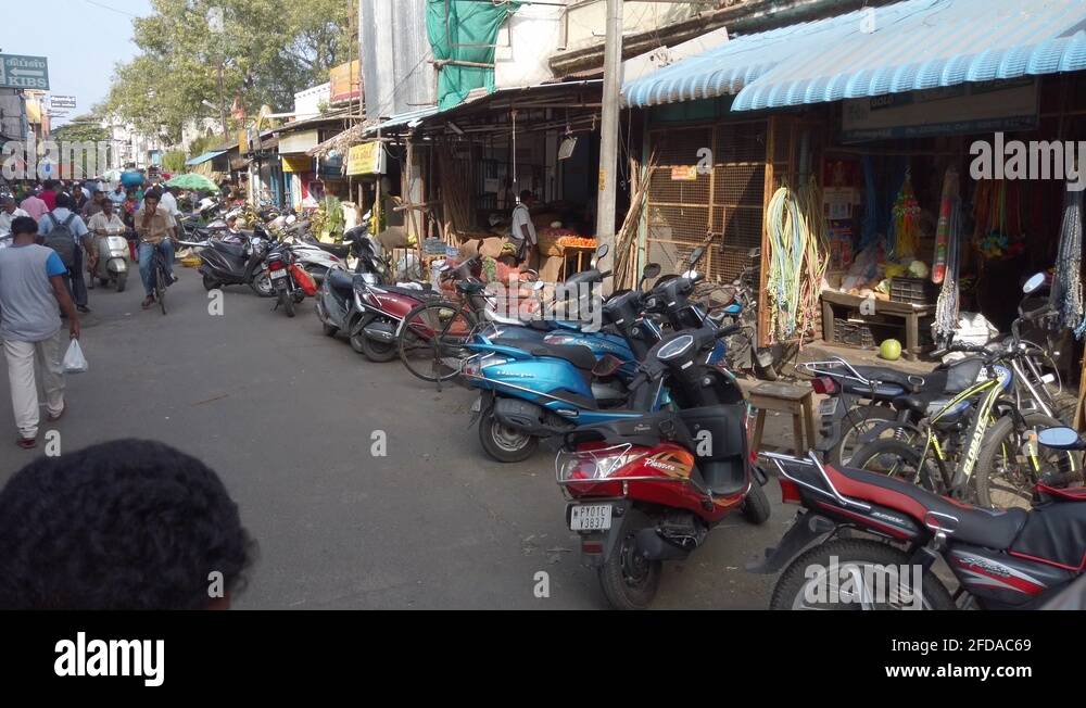 A typical street scene in Pondicherry (Puducherry), Tamil Nadu, India ...