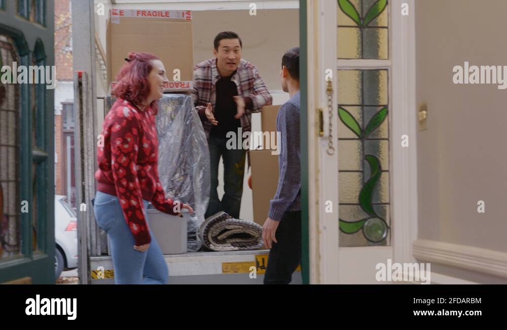 Moving house van Stock Videos & Footage - HD and 4K Video Clips - Alamy