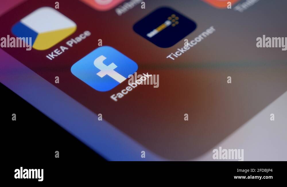 Facebook logo new Stock Videos & Footage - HD and 4K Video Clips - Alamy