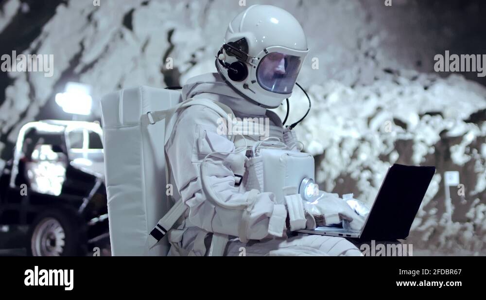 Moon cave Stock Videos & Footage - HD and 4K Video Clips - Alamy