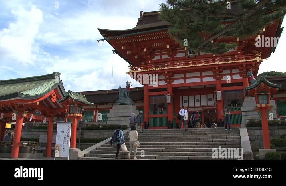 Entrance fushimi inari taisha Stock Videos & Footage - HD and 4K Video ...