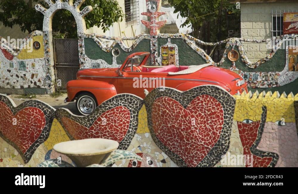 Typical cuban car Stock Videos & Footage - HD and 4K Video Clips - Alamy