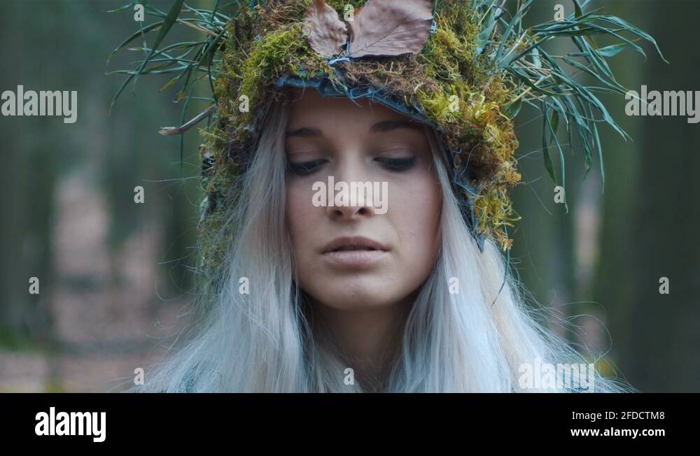 Grass crown Stock Videos & Footage - HD and 4K Video Clips - Alamy