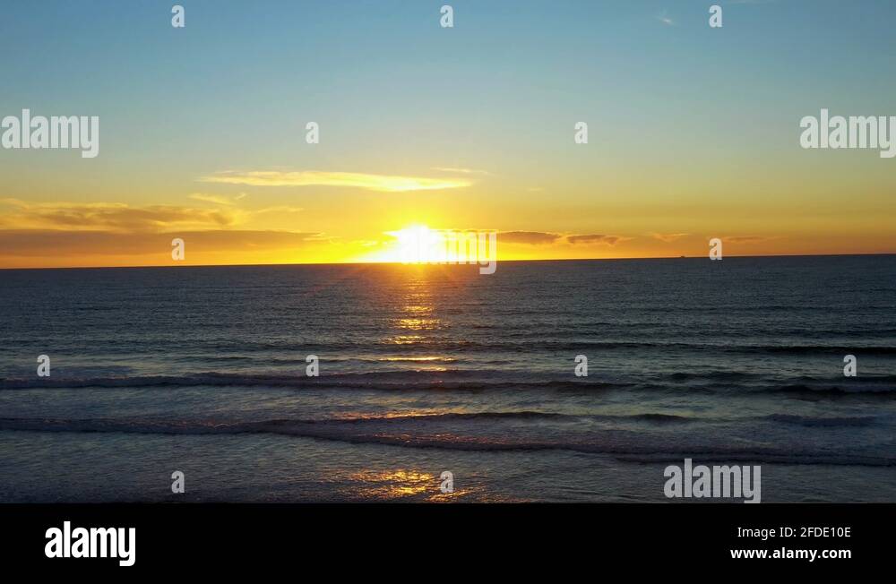 Horizon on the ocean Stock Videos & Footage - HD and 4K Video Clips - Alamy