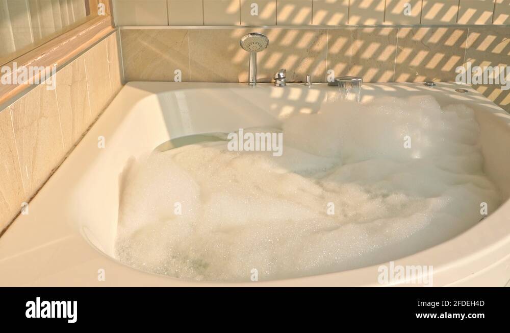 Bath tap running Stock Videos & Footage - HD and 4K Video Clips - Alamy