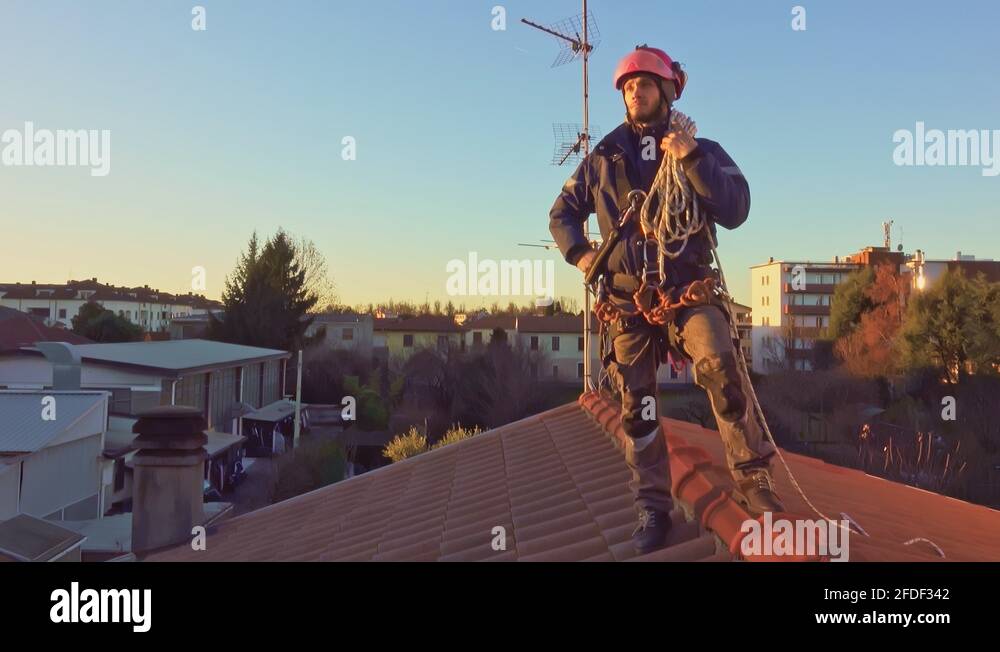 Rope access worker Stock Videos & Footage - HD and 4K Video Clips - Alamy