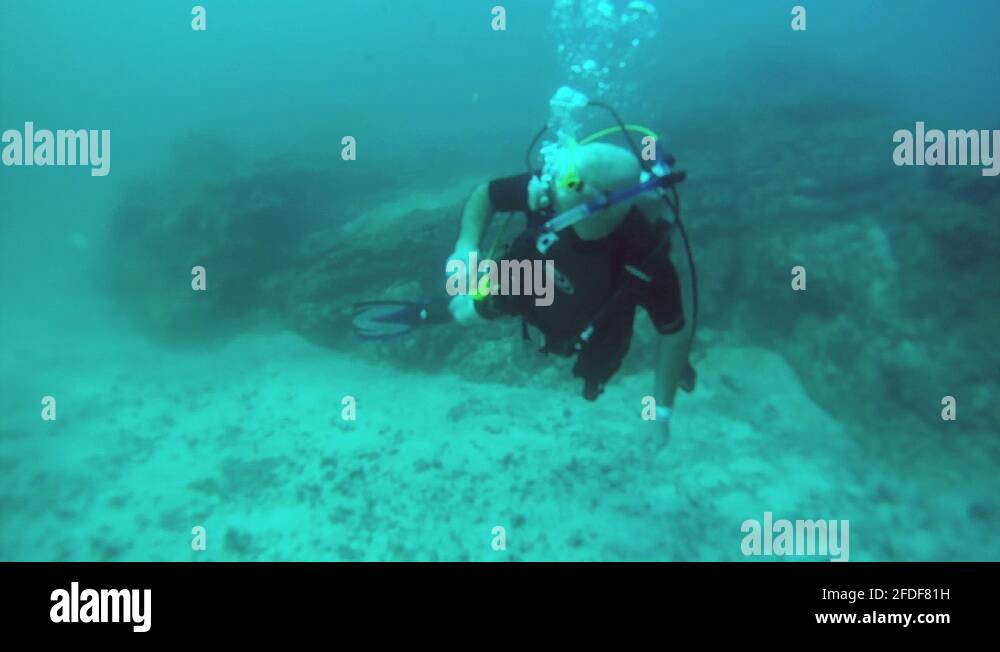 Scuba diver man Stock Videos & Footage - HD and 4K Video Clips - Alamy