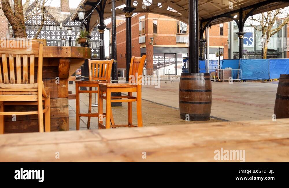 Pub outdoor seating Stock Videos & Footage - HD and 4K Video Clips - Alamy