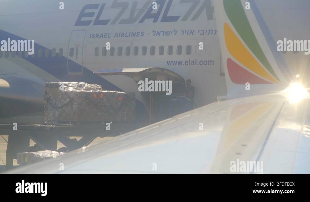 Airplane belly Stock Videos & Footage - HD and 4K Video Clips - Alamy
