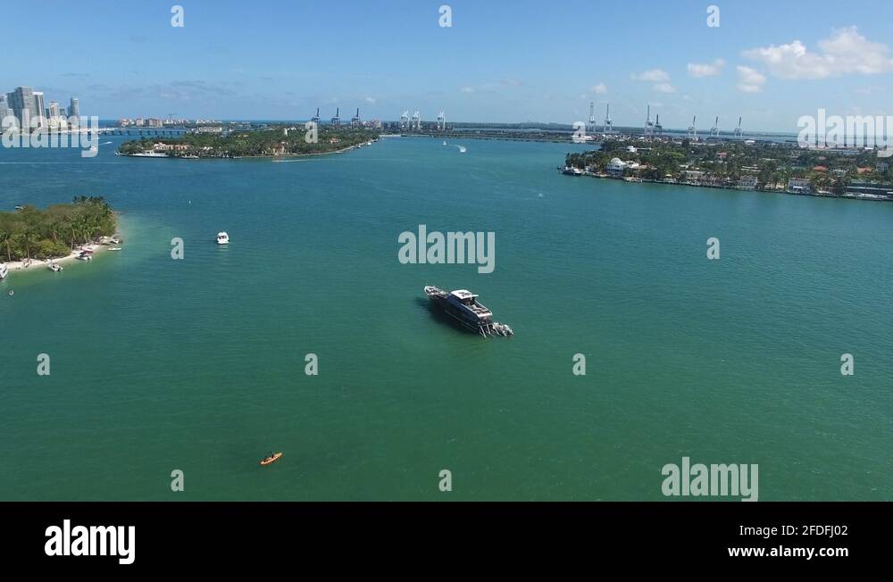 Mega yacht beach Stock Videos & Footage - HD and 4K Video Clips - Alamy