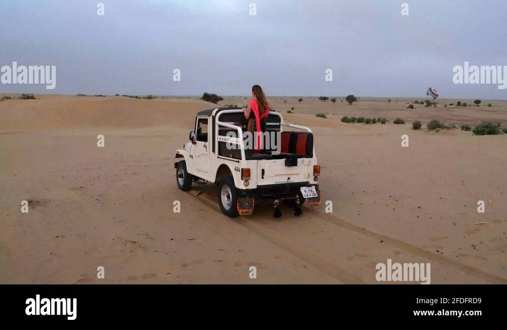 Desert jeep safari Stock Videos & Footage - HD and 4K Video Clips - Alamy