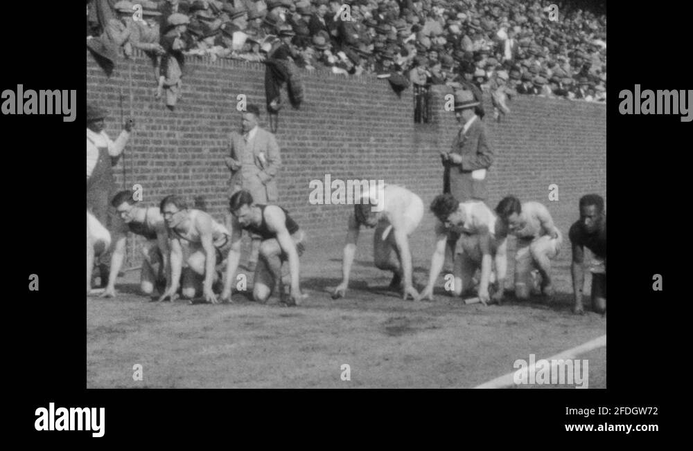 Men crouch Stock Videos & Footage - HD and 4K Video Clips - Alamy