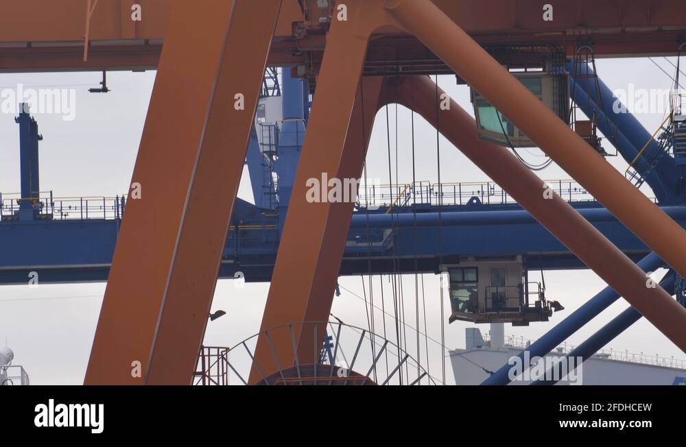 Gantry ship Stock Videos & Footage - HD and 4K Video Clips - Alamy