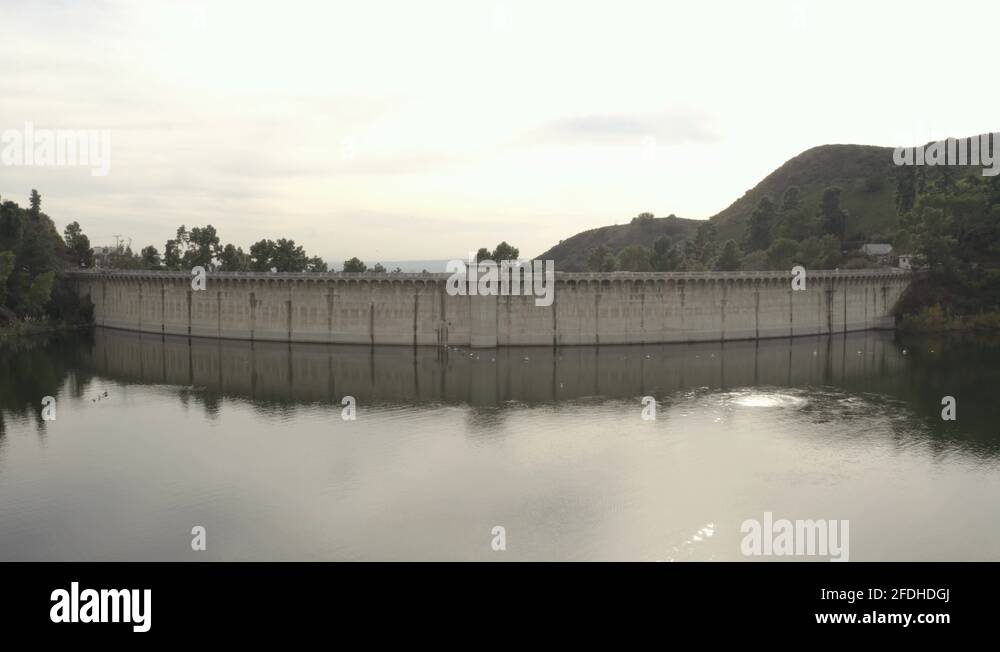 4K flight along Hollywood Reservoir and over Mulholland Dam with ...