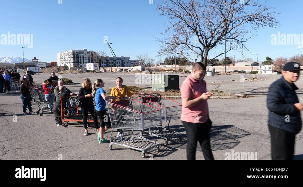 Grocery store line Stock Videos & Footage - HD and 4K Video Clips - Alamy