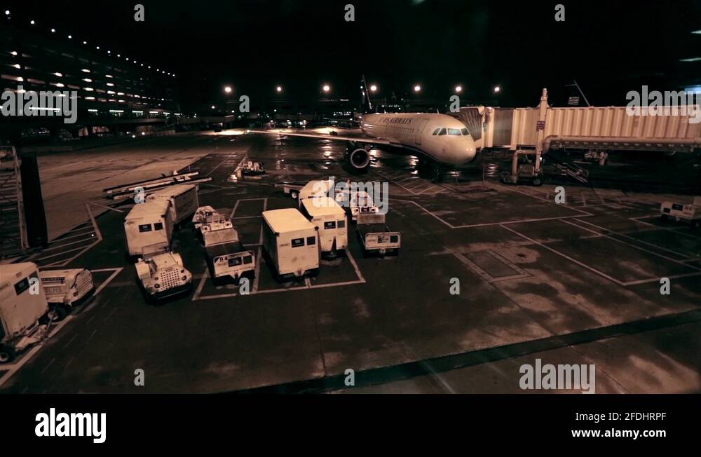 Airport runway ramp aircraft prepare for flight night HD 4592 Stock ...