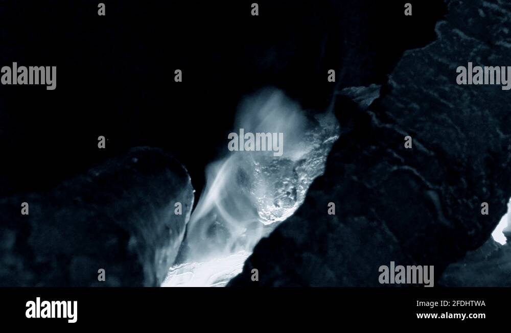 Electric fireplaces with built-in evaporator converts water into steam ...