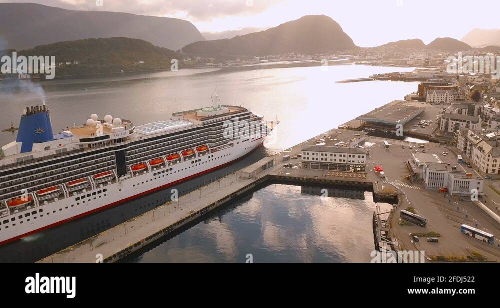 Arcadia ship Stock Videos & Footage - HD and 4K Video Clips - Alamy