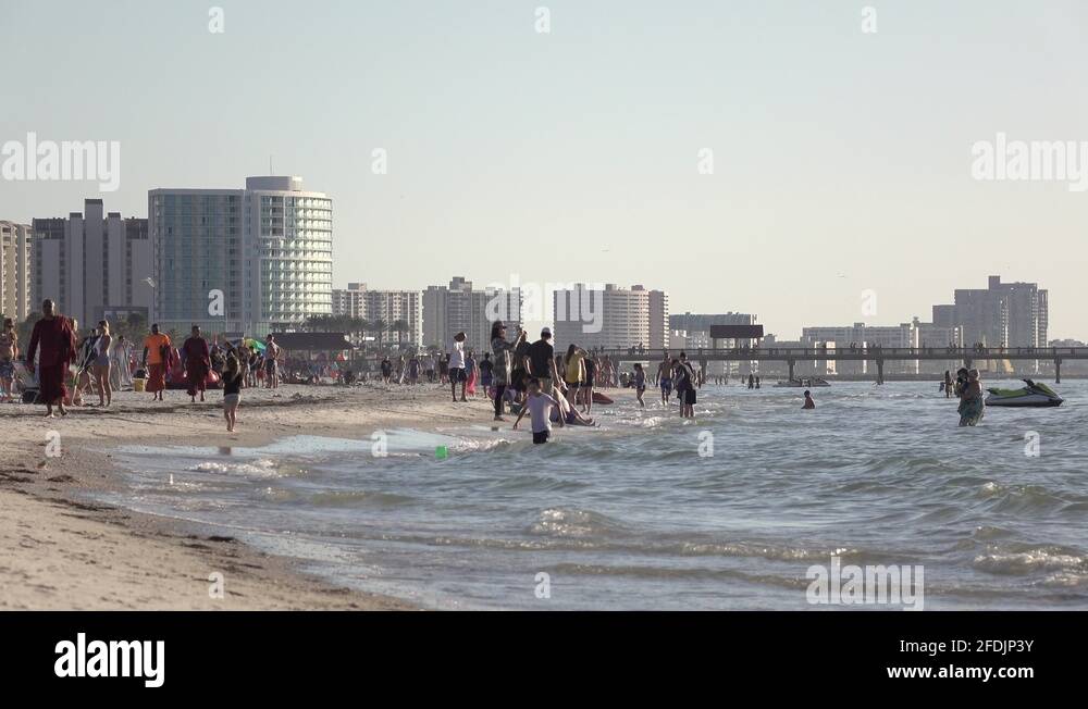 Busy ocean beach Stock Videos & Footage - HD and 4K Video Clips - Alamy
