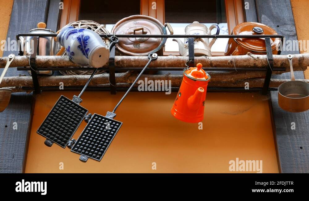 Pans pan Stock Videos & Footage - HD and 4K Video Clips - Alamy