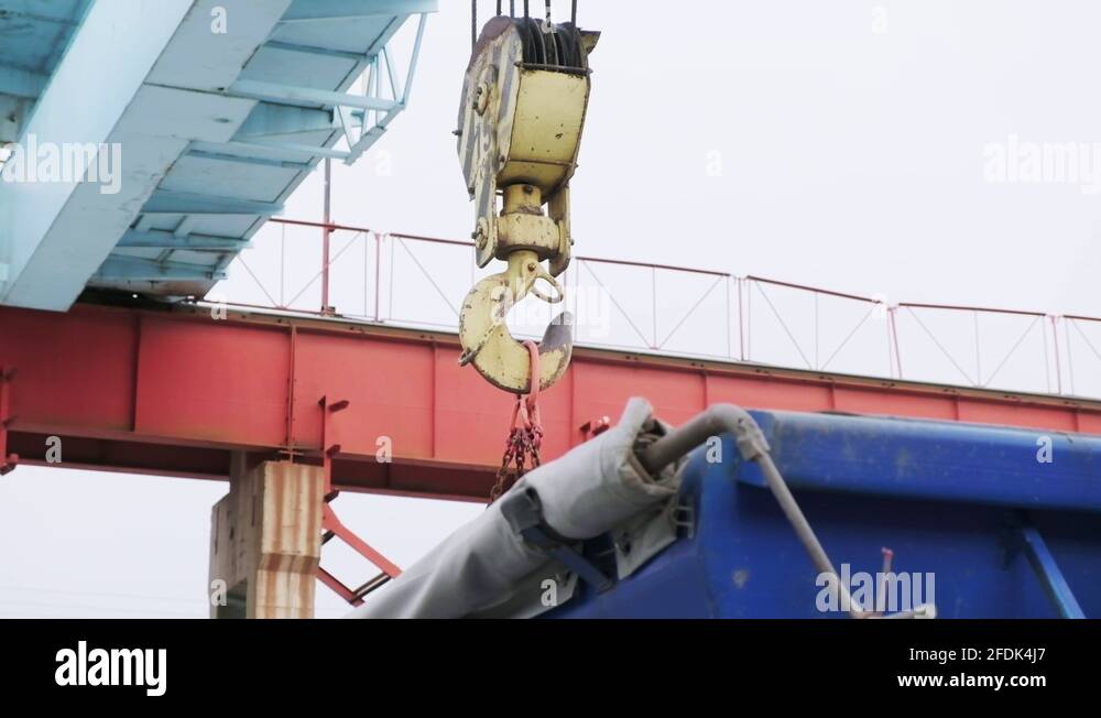 Crane lifting loads Stock Videos & Footage - HD and 4K Video Clips - Alamy