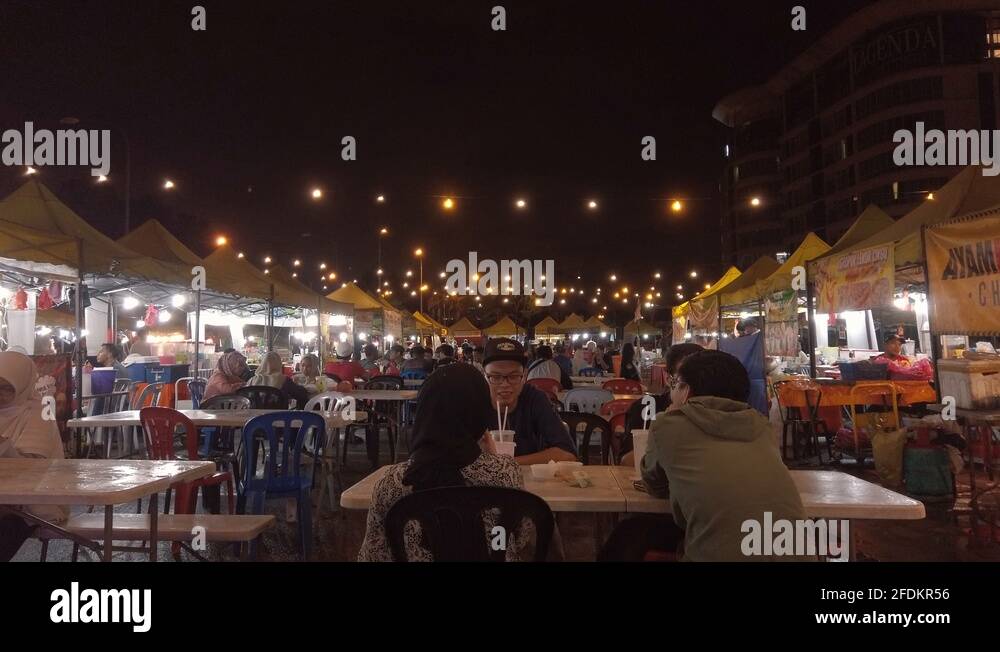 Malaysians hanging out eating dinner at night food market stalls Stock ...