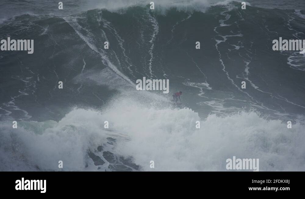 Nazaré canyon surf Stock Videos & Footage - HD and 4K Video Clips - Alamy