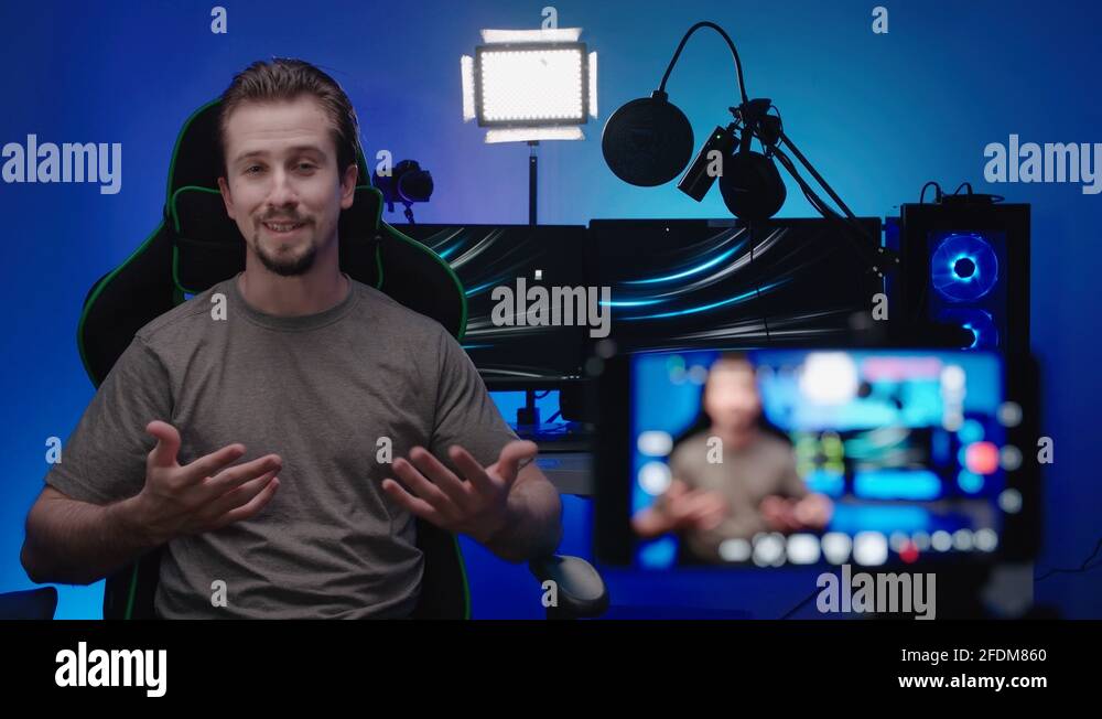 Youtuber gaming Stock Videos & Footage - HD and 4K Video Clips - Alamy