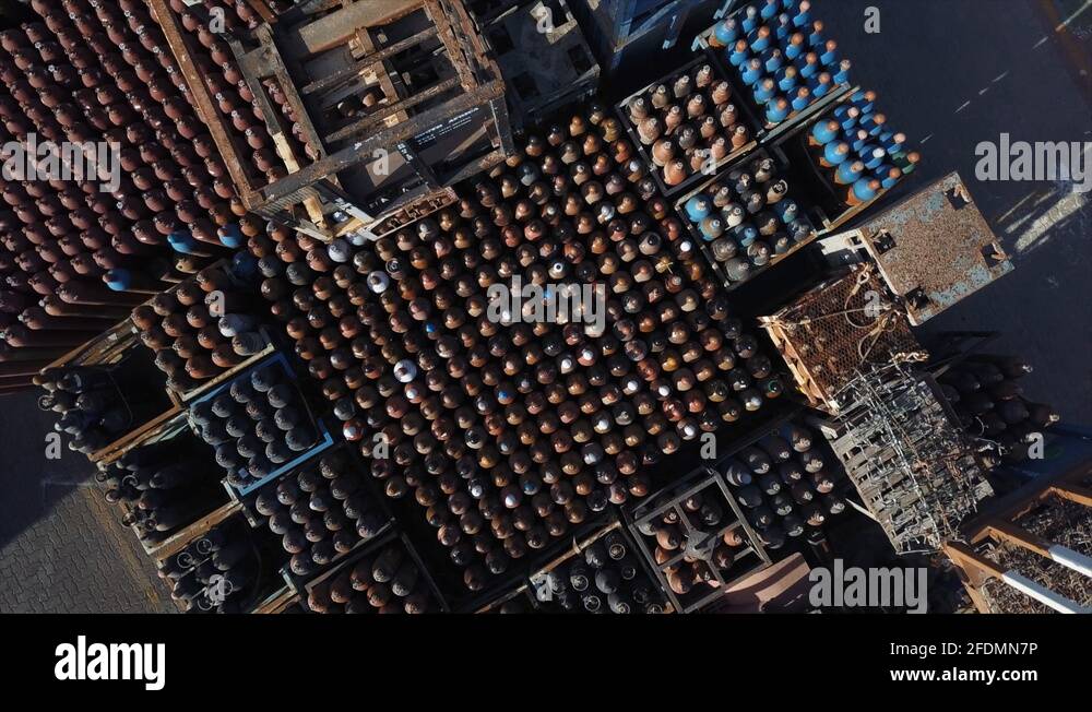 Oxygen gas cylinders Stock Videos & Footage - HD and 4K Video Clips - Alamy
