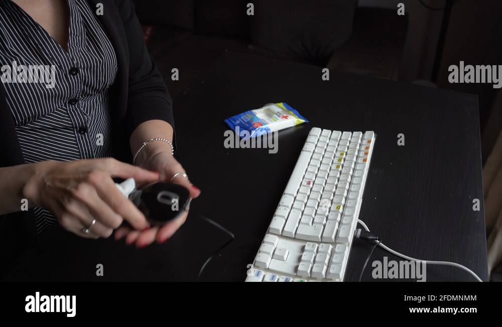 Wet mouse Stock Videos & Footage - HD and 4K Video Clips - Alamy