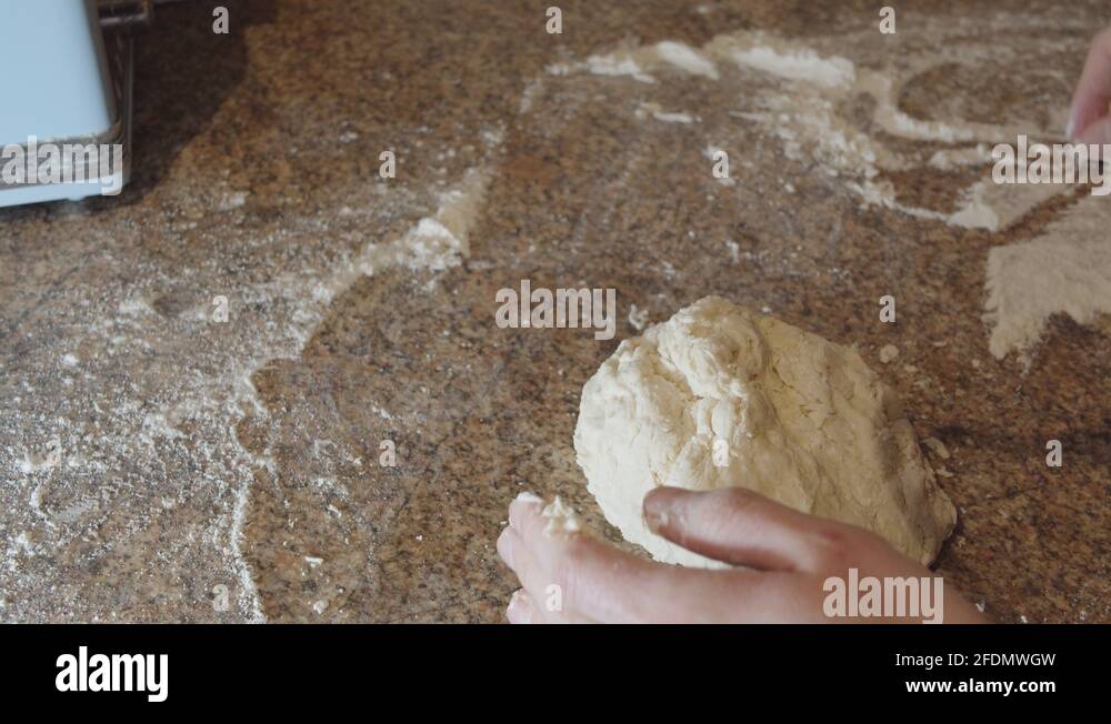Pizza dough tossing Stock Videos & Footage - HD and 4K Video Clips - Alamy
