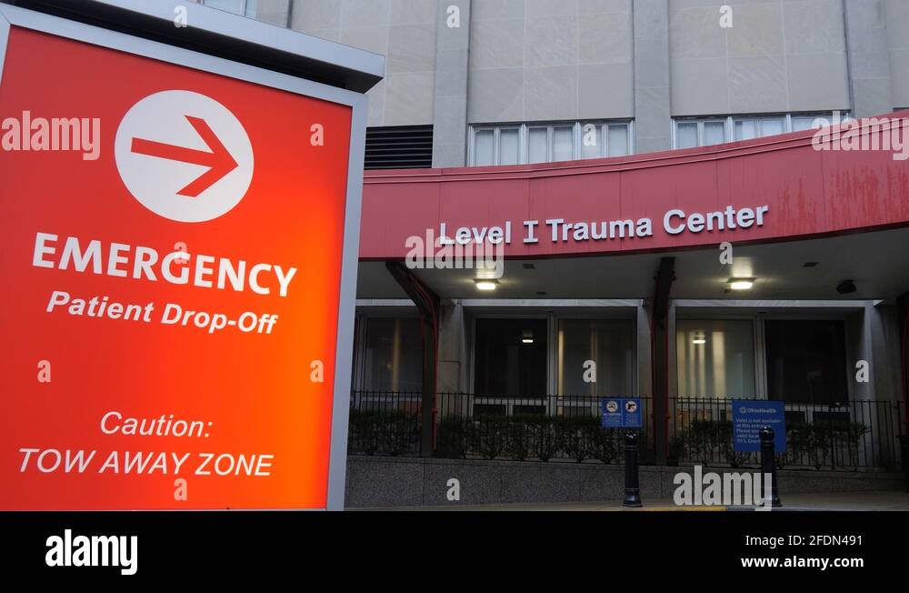 Hospital emergency trauma center entrance sign Stock Videos & Footage ...