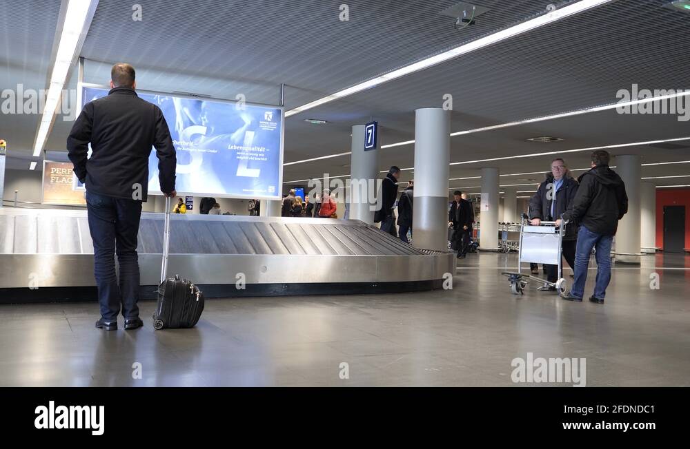 People arrival Stock Videos & Footage - HD and 4K Video Clips - Alamy