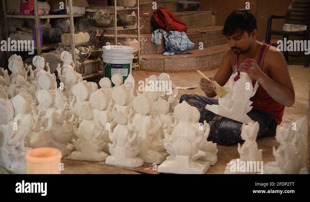 The artist making sculptures of the Hindu goddess Durga Stock Video ...