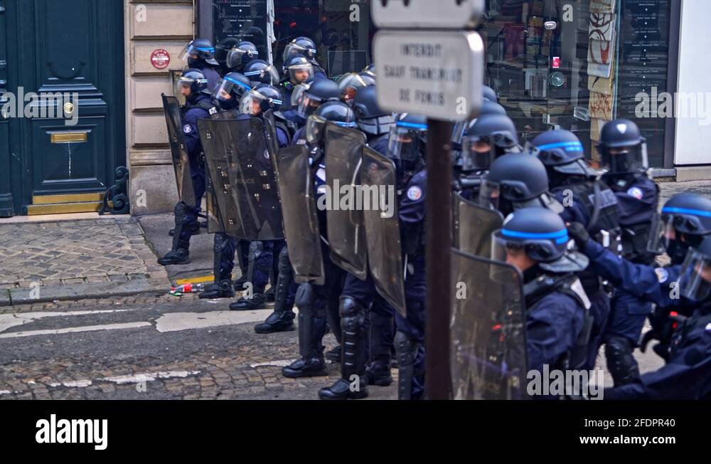 Police wearing riot gear Stock Videos & Footage - HD and 4K Video Clips ...