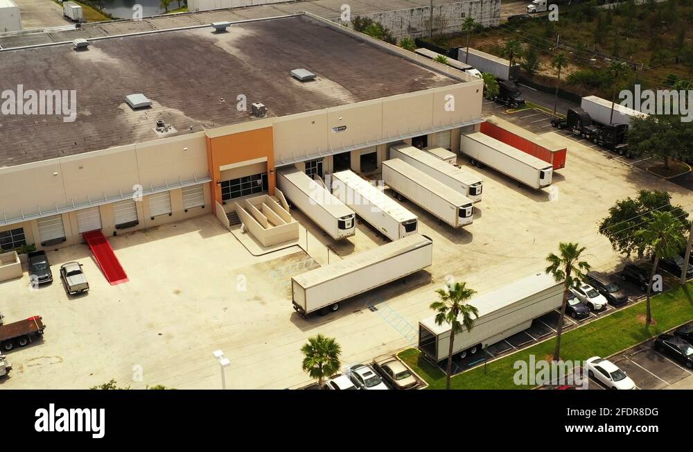 Reefer trucks Stock Videos & Footage - HD and 4K Video Clips - Alamy