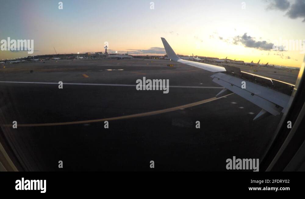 Descent and landing Stock Videos & Footage - HD and 4K Video Clips - Alamy